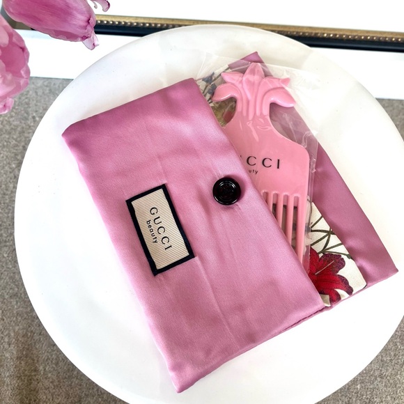 Gucci | Accessories | Gucci Beauty Pink Beauty Pouch And Comb Set ...